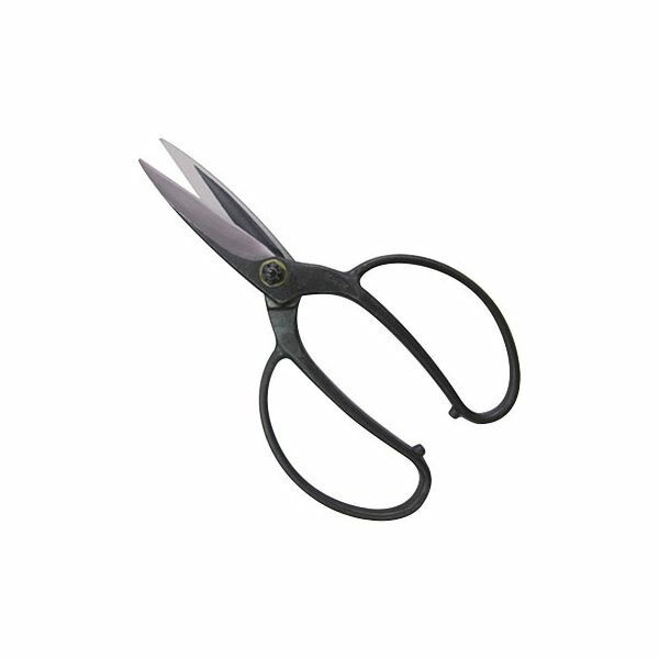 【商品説明】●90mmと長い刃渡りのため、松葉を揃えたり、すかし作業に適しています。●サイズ(刃渡)／90mm●材質／安来鋼青紙●裏スキ※当社の刃渡表記＝ネジ芯（ネジの中央）から先端の長さとなります。●※切断能力数値は材質や使用状況により異...