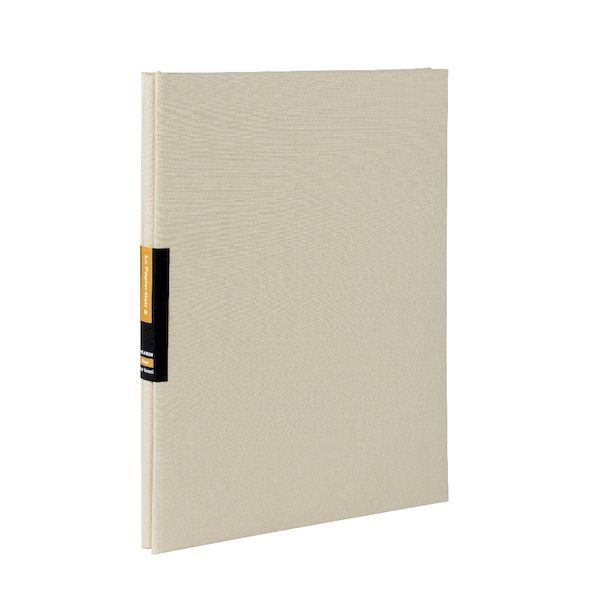 【商品説明】便利なフリーポケットが1枚付いています。 チケットやパンフレットなどのや、思い出の品も一緒に収納しておく事ができます。