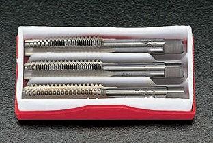 ●＜セット内容＞…3本組●呼び：M2.5×0.45（先）●呼び：M2.5×0.45（中）●呼び：M2.5×0.45（仕上）●材質…SKS_2●JISIII級●全長…44mm●(■)幅…2.5mm