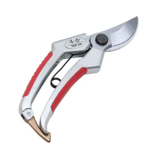 【用途】剪定鋏。【機能・特徴】剪定・整枝作業用です。軽くて丈夫なアルミダイキャスト柄です。握りやすい樹脂グリップ付きです。【仕様】●全長：約200mm。●生木切断能力：15mm。●グリップカラー：レッド。●樹脂グリップ付。●刃部：刃物鋼。●...