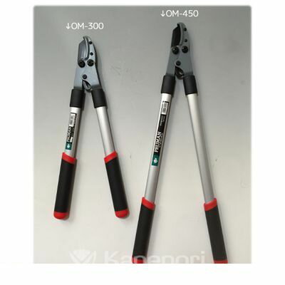 【商品説明】丸パイプに比べ、約4倍以上の強度があるので、切断する際の剛性感がちがいます。さらにグリップは2重成形を採用し、エラストマ樹脂により滑りにくくなっています。のこぎりは不要ですので、スピーディーな作業が可能！枝の剪定作業に、切り落と...