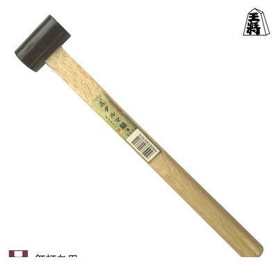 【商品説明】ノミ打ちや彫刻の作業等に。打撃面が大きく細工用に適しています。ノミ打ちや彫刻の作業等に用いられます。【製品仕様】■用途：釘打ち用■呼称サイズ：570g■頭長：70mm■口径：37φ【材質】頭部：SC材（焼入れ品）柄部：樫材495...
