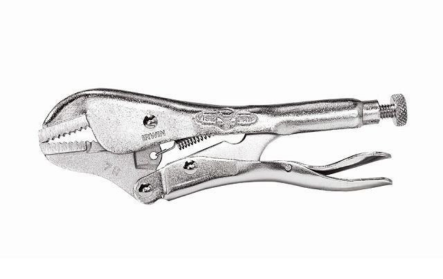 【商品説明】【仕様】■タイプ：10R■寸法L（mm）：225■寸法A（mm）：66■寸法B（mm）：54■開口値（mm）：0〜38【特徴】■平らな面を掴む為に適したあご形状です。■特に溶接作業や板金作業（曲げ、折り、成形など）に適しています...