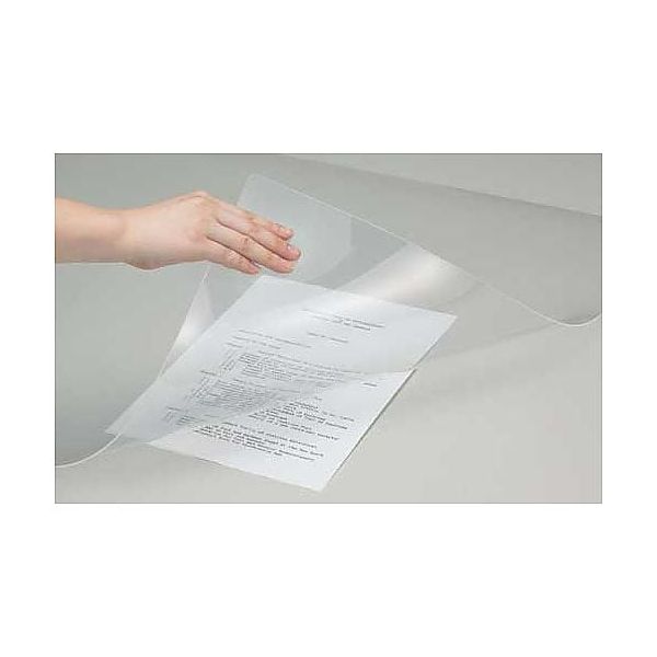 【商品説明】●環境に配慮し、非塩ビ素材（オレフィン系樹脂）を採用したデスクマット。再生オレフィンタイプに比べ廉価で、塩ビタイプと同等の価格なので、より環境負荷の少ないタイプとして塩ビタイプからの買い替えに最適です。透明でマットに挟んだ書類が...