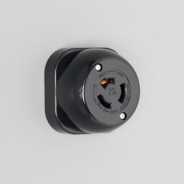 【商品説明】アメリカン電機（株）　3221　ロシツヒッカケ コンセント 3P20A 引掛形 露出コンセント
