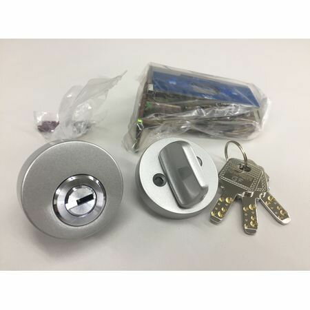 【商品説明】■特徴：単体で取り付けられる屋内用のシリンダー+サムターン錠前です。ラッチはサムターン専用チューブララッチを採用しております。ディンプルキー仕様で鍵違い500通り。使い勝手の良い左右兼用タイプです。鍵は3本付きです。※屋内専用と...