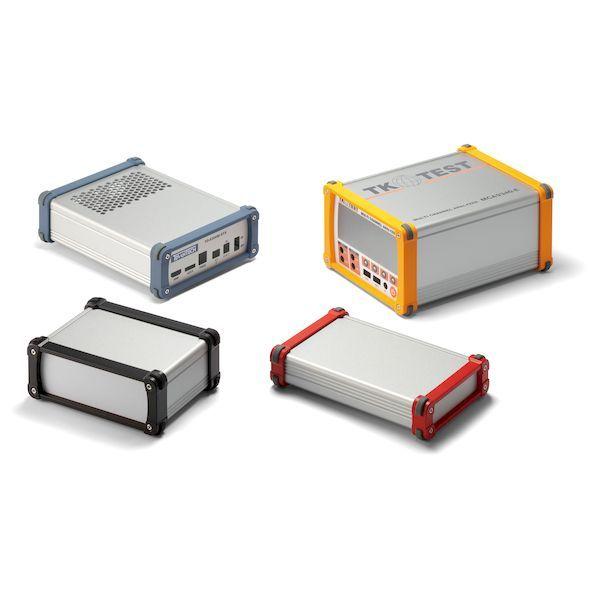 【商品説明】・上下カバー内部が無処理で、導電性ガスケットを使用したEMCシールド効果のあるケースです。・コーナーがシリコンゴム製のガード付で、デザインと耐衝撃性に優れています。●外寸(W)：116mm●外寸(H)：41mm●外寸(D)：90...