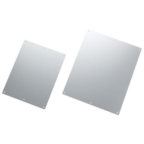 【商品説明】・UPCシリーズのオプション部品(取付ベース)です。・UPCシリーズに直接取付、UEL-1スライドスペーサーに取付できる共用取付ベースです。●自重：82.5g●色：シルバーアルマイト●材質：アルミ