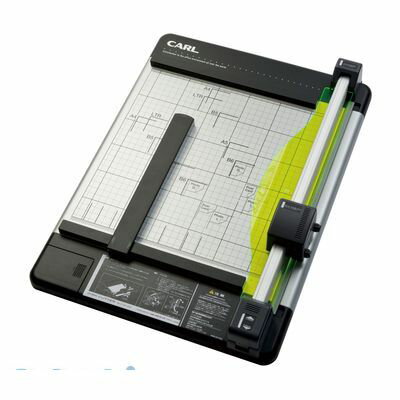 &nbsp;カール事務機&nbsp;03-3695-5379【商品説明】■切りたいところを正確に裁断。先進機能を備えた、裁断機の新定番。■サイズ360×490×80mm/2.6kg4971760952259