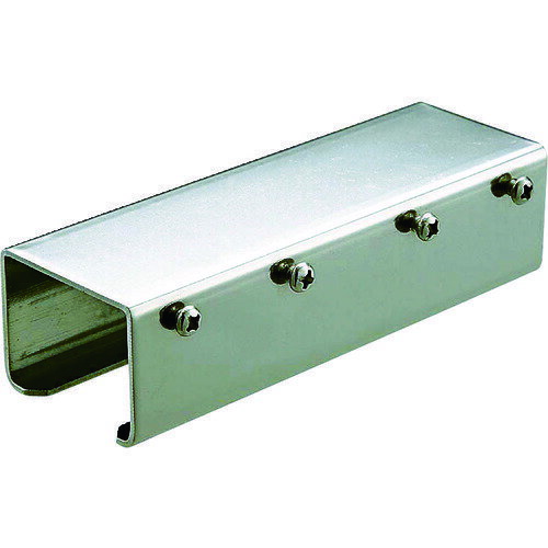 岡田装飾金物メーカーお問い合わせ：06-6791-8233【特長】●耐蝕、耐錆、耐磨耗性に優れたステンレス（SUS304）製です。【用途】●レールの継ぎ目を固定します。【仕様】●品名：ステン継カバー●寸法(mm)：100.0×33.5×26...