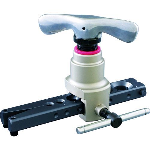 アサダメーカーお問い合わせ：052-911-7165【特長】●フレア加工が完了するとハンドルが空回りし、回しすぎや回し不足による加工不良を防止します。　●コーンの先端が銅管の中心に位置したまま、偏心しながら回転して銅管を広げるため、均一なフ...