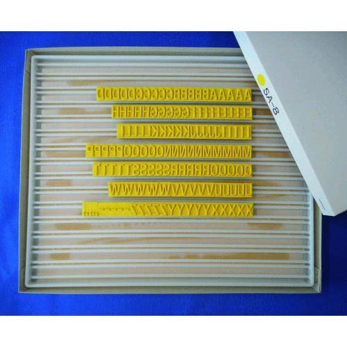 山崎産業メーカーお問い合わせ：0120-941-239【特長】●フラットスタンプ/ロールマーカーで使用する差替え式ゴム活字です。●印面の裏側が凸面仕様になっていて、印字内容を自由に設定できます。【仕様】●文字サイズ(mm)：8●足数(本)：...