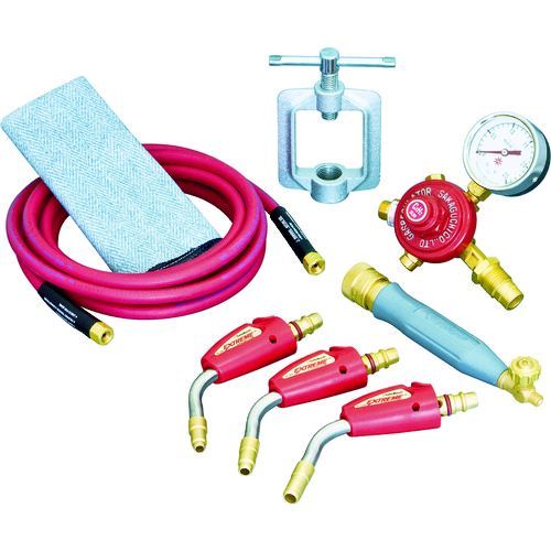 アサダメーカーお問い合わせ：052-911-7165【特長】●酸素ボンベ不要で、独自のエア吸入方式によりアセチレンボンベのみで強力ロウ付けができます。●銅管をターボ炎で包み込むように加熱するため、ろう付け効率がアップします。 ●電子着火のた...