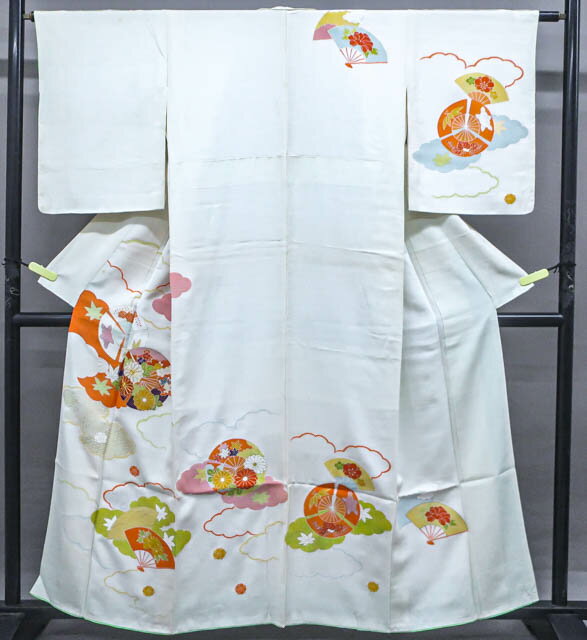 寸法　品質 身丈:約159cm（肩から) 裄丈:約62.5cm 袖丈:約52.5cm 後幅:約30cm 前幅:約24cm ※リサイクル商品ですので、記載しております。 ※中古の商品だという点を御理解の上、ご入札くださいますようお願い申し上げ...
