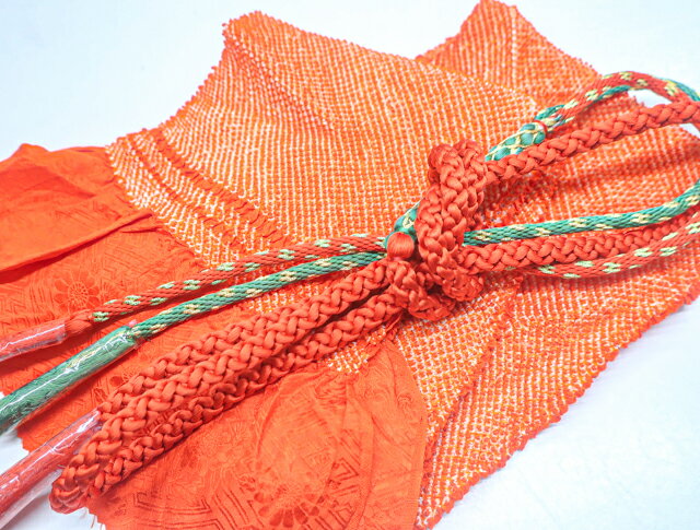 寸法　品質 素材：正絹■サイズ 帯揚げ 長さ：約128cm 幅　：約14cm 色　：橙色 帯締め 長さ：約166cm（房含む） 色　：橙色×緑色 ※リサイクル商品ですので、記載しております。 ※中古の商品だという点を御理解の上、ご購入くださ...