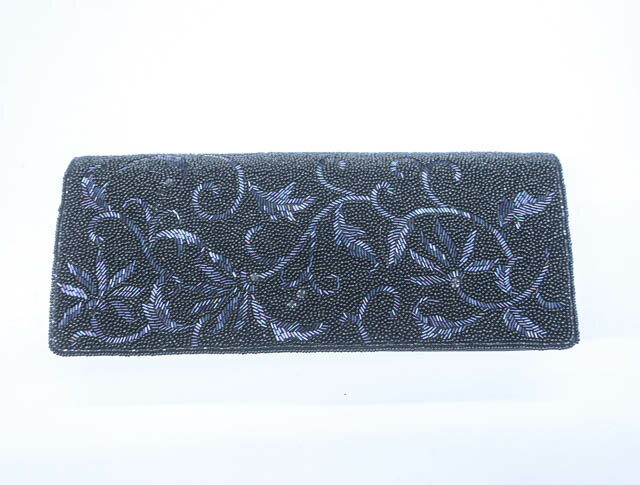 寸法　品質 素材： ビーズ ■サイズ バッグ 横　：約29cm 縦　：約13cm マチ：約3.5cm 色　：黒 ※リサイクル商品ですので、記載しております。 ※中古の商品だという点を御理解の上、ご購入くださいますようお願い申し上げます。 ※...