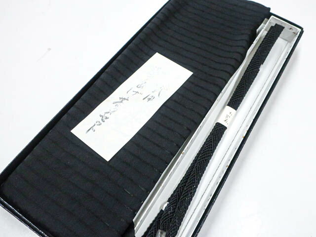 寸法　品質 素材：正絹 ■サイズ 帯揚げ 長さ：約170cm 幅　：約29.5cm(端部分) 色　：黒 帯締め 長さ：約160cm（房含む） 色　：黒 ※リサイクル商品ですので、記載しております。 ※中古の商品だという点を御理解の上、ご入札...