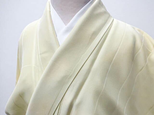 寸法　品質 身丈:約160.5cm（肩から) 裄丈:約64cm 袖丈:約48.5cm 後幅:約30cm 前幅:約24cm ※リサイクル商品ですので、記載しております。 ※中古の商品だという点を御理解の上、ご入札くださいますようお願い申し上げ...