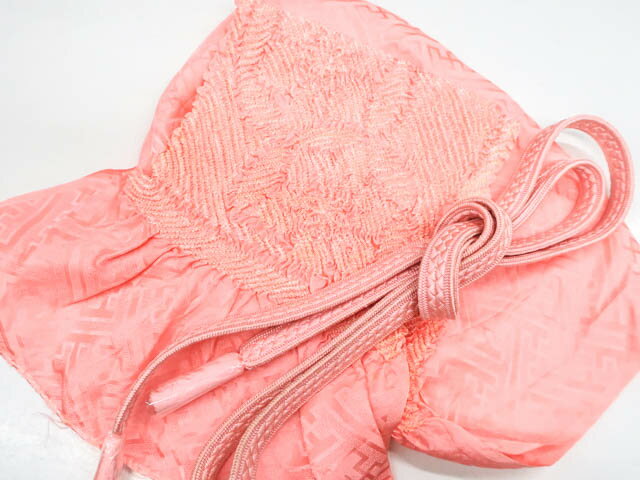 寸法　品質 素材：正絹 ■サイズ 帯揚げ 長さ：約126cm 幅　：約30cm(端部分) 色　：ピンク 帯締め 長さ：約156cm（房含む） 色　：ピンク ※リサイクル商品ですので、記載しております。 ※中古の商品だという点を御理解の上、ご...