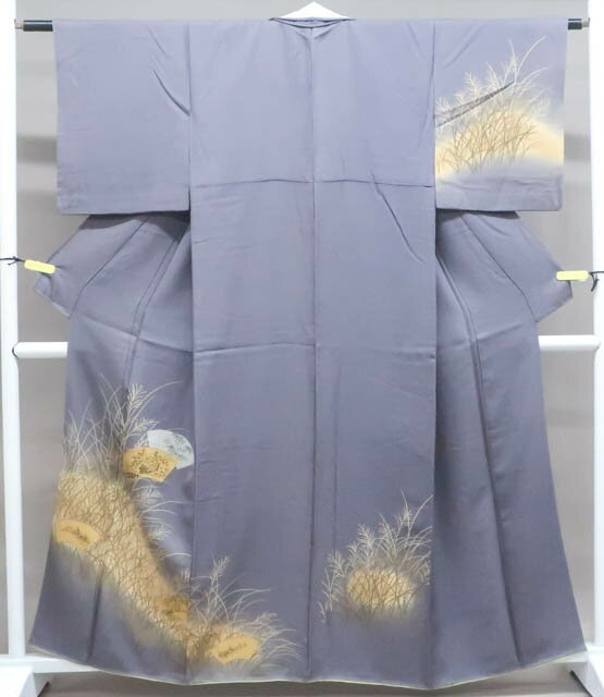 寸法　品質 身丈:約161cm（肩から) 裄丈:約61cm 袖丈:約46.5cm 後幅:約29.5cm 前幅:約24cm ※リサイクル商品ですので、記載しております。 ※中古の商品だという点を御理解の上、ご入札くださいますようお願い申し上げ...