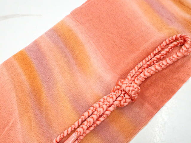 寸法　品質 素材：正絹 色　：茶系のピンク・ピンク ■サイズ 帯締め 長さ：M サイズ ◆帯締め Mサイズ・・約145cm以上◆ ◆帯締め Lサイズ・・約180cm以上◆ ◆帯揚げ ・・生地幅 約28cm以上◆ 　　　　　 ※リサイクル商品...