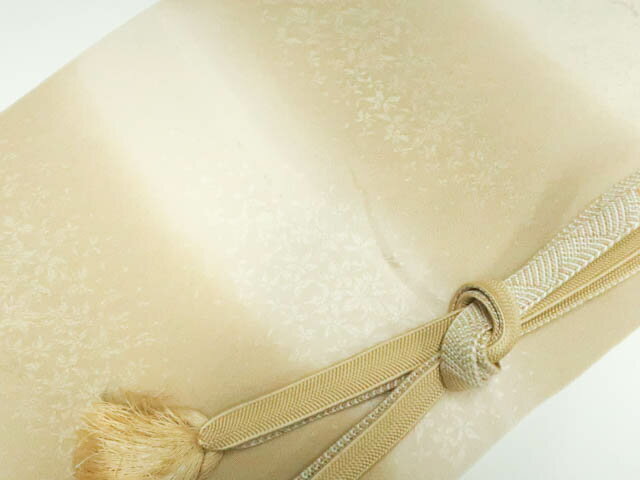 寸法　品質 素材：正絹 色　：ベージュ ■サイズ 帯締め 長さ：M サイズ ◆帯締め Mサイズ・・約145cm以上◆ ◆帯締め Lサイズ・・約180cm以上◆ ◆帯揚げ ・・生地幅 約28cm以上◆ ※リサイクル商品ですので、記載しておりま...