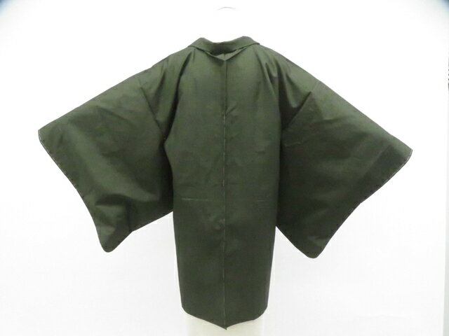 【サイズ・素材・お色】 身丈：約83cm 裄丈：約65.5cm 袖丈：約47cm 後幅：約-cm 前幅：約-cm 地色：黒|緑 (1枚目の画像が近いお色かと思われます) 素材：正絹 【商品状態】 汚れ:羽裏全体にシミ、返し・左後ろ肩下など薄...