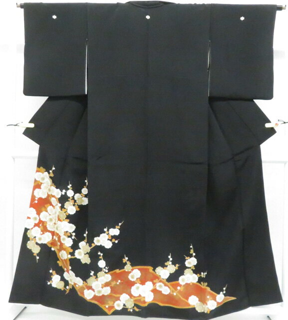 【サイズ・素材・お色】 身丈：約157cm 裄丈：約63.5cm 袖丈：約49cm 後幅：約30.5cm 前幅：約24.5cm 地色：黒 (1枚目の画像が近いお色かと思われます) 素材：正絹 【商品状態】 汚れ:胴裏薄しみと糸つれ、上前薄汚...