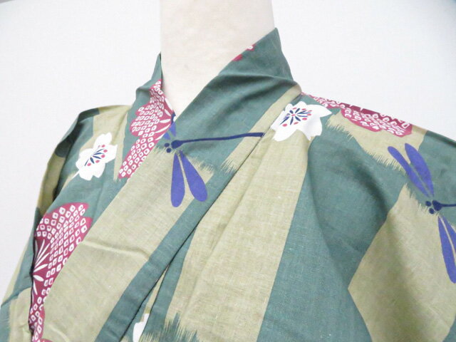 【サイズ・素材・お色】 身丈：約162.0cm 裄丈：約66.5cm 袖丈：約49.0cm 後幅：約31cm 前幅：約25cm 地色：くすみ緑 (1枚目の画像が近いお色かと思われます) 素材：綿 【商品状態】 汚れ:なし ランク:N その他...