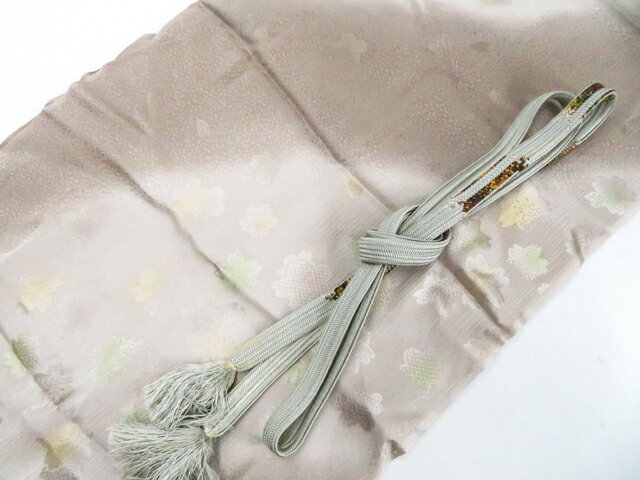 【サイズ・素材・お色】 帯締め 長さ：M サイズ ◆帯締め Mサイズ・・約145cm以上◆ ◆帯締め Lサイズ・・約180cm以上◆ ◆帯揚げ ・・生地幅 約28cm以上◆ 地色：グレージュ|ライトグレー (1枚目の画像が近いお色かと思われ...