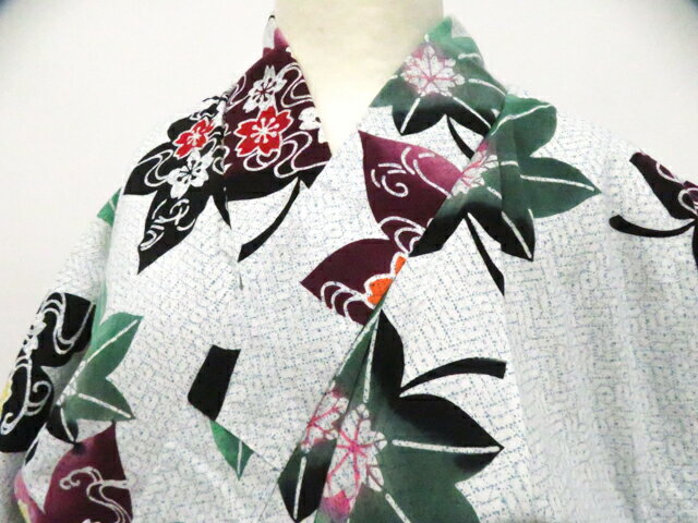 【サイズ・素材・お色】 身丈：約140.5cm 裄丈：約62.5cm 袖丈：約47cm 後幅：約29cm 前幅：約22cm 地色：白 (1枚目の画像が近いお色かと思われます) 素材：綿 【商品状態】 汚れ:リサイクル商品のため両脇縫、上前身...