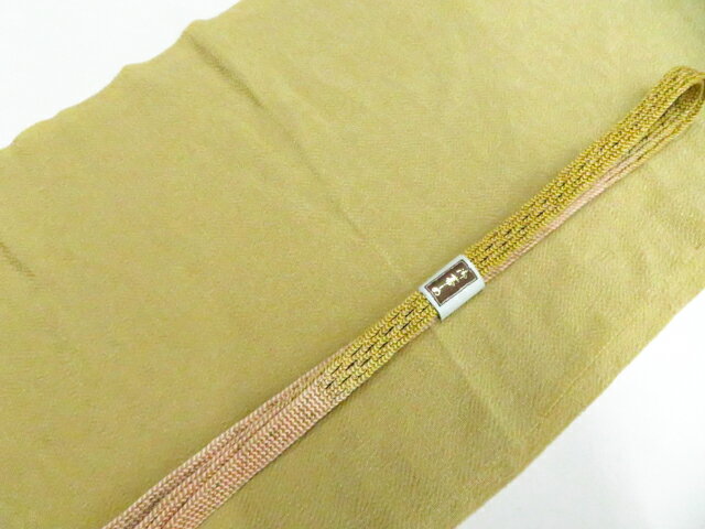 【サイズ・素材・お色】 帯締め 長さ：M サイズ ◆帯締め Mサイズ・・約145cm以上◆ ◆帯締め Lサイズ・・約180cm以上◆ ◆帯揚げ ・・生地幅 約28cm以上◆ 地色：カーキ|黄土|薄橙 (1枚目の画像が近いお色かと思われます)...