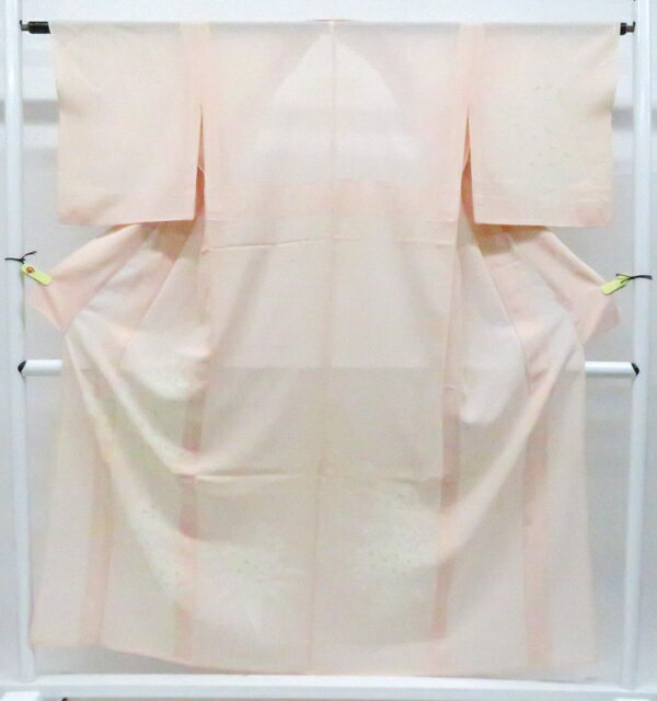 【サイズ・素材・お色】 身丈：約155.5cm 裄丈：約62.5cm 袖丈：約46.5cm 後幅：約28.5cm 前幅：約23cm 地色：薄ピンク (1枚目の画像が近いお色かと思われます) 素材：正絹 【商品状態】 汚れ:衿裏に黄ばみ、身頃...