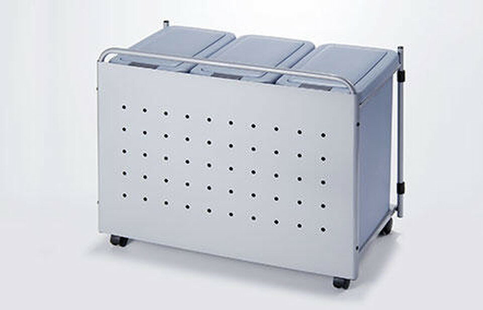 商品名 パネル付ダストボックスワゴン 商品番号 J55 材質 本体枠・前板：鋼板、鋼管（アクリル樹脂焼付塗装） キャスター：ナイロン ペール：ポリプロピレン（容量26.5リットル／個） 原産国 日本 商品サイズ (J55):幅70.8×奥行...