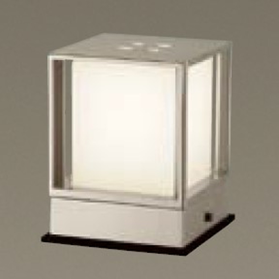 LIXIL　品番：8VLE04SC　商品説明門柱灯　LHK-3型 シャイングレー 消費電力：4.3W 器具光束：214lm □130・H165・2.0kg 据置施工用/壁面施工用/防雨型