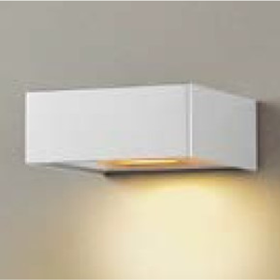 LIXIL　品番：8VLF09PW　商品説明表札灯　LPK-34型 ナチュラルシルバーF 消費電力：3.8W 器具光束：132lm W88・H36・P(出しろ)89・0.4kg 壁面施工用/防雨型