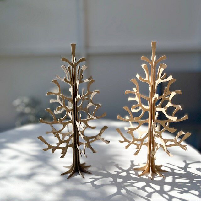 商品情報ブランドloviカラーナチュラル、グレーサイズH25cm（パッケージサイズ：29 x 29cm）素材白樺のプライウッド製造国フィンランドその他木目、柄や色合いなどが多少異なる場合がございます。表示サイズは製品により実物と誤差を生じる...