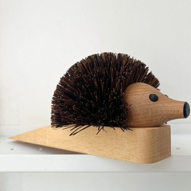 Redecker　レデッカー ハリネズミ ドアストッパー 良いお仕事をしてくれます ドイツでひとつひとつハンドメイドで丁寧に作られるレデッカーのドアストッパーです。どこかにくめないかわいらしいハリネズミがドアを支えてくれています。ショップで...