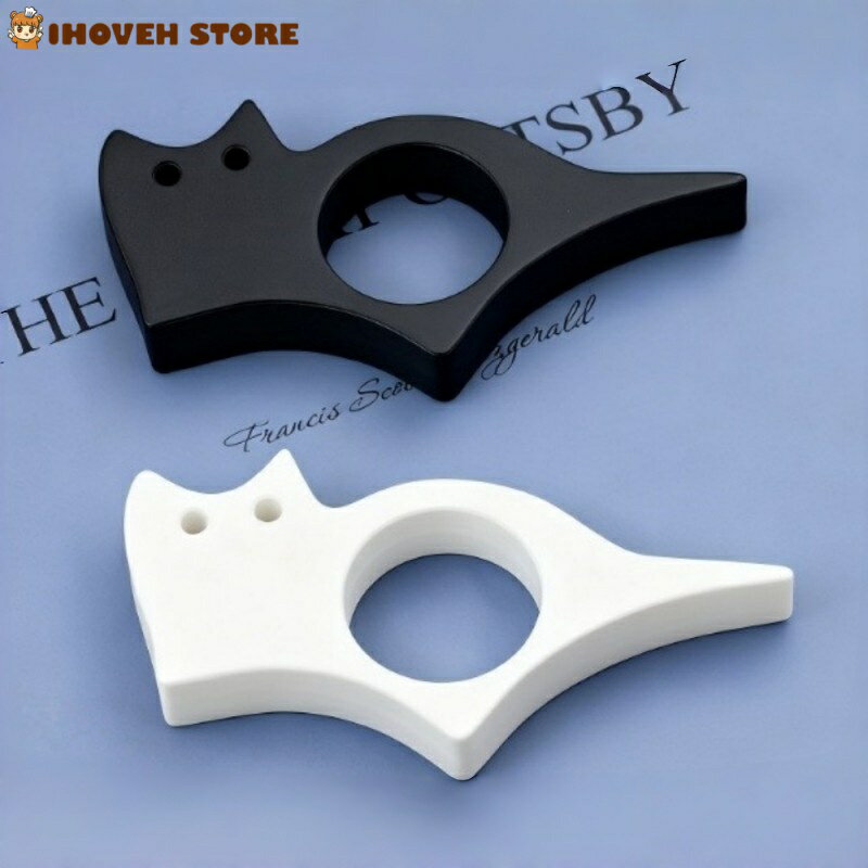 この商品は、黒猫をかたどったデザインのページホルダーです。サイズは約8×4.3cmで、本やノートのページを押さえながら、親指を自然な形で休ませるのに役立ちます。読書や勉強の際に、ページがめくれてしまうのを軽減し、片手でも読み進めやすくなりま...