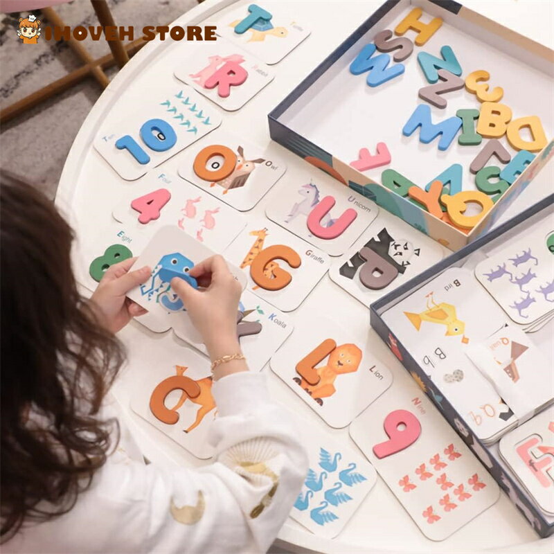 【楽しいマッチングカードゲーム】幼児から楽しく学べる両面カードおもちゃ。おもて面の数字やアルファベットパズルとうら面の動物たちを対応させ、1～10までの「かず」とアルファベットを無理なく習得します。パズルゲームで楽しく数字やアルファベットの...