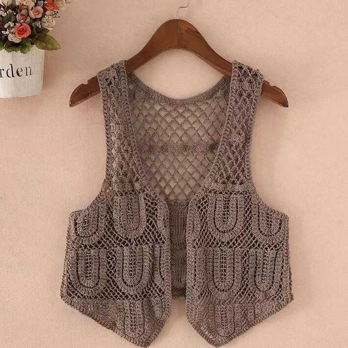 【商品情報】☆カジュアル、フォーマルどんなコーデにもマッチする、おしゃれなジレベストです。☆ジーンズにTシャツなどのカジュアルスタイルのトップスとして合わせても、パンツスタイルのジャケットのインナーとしてスーツスタイルにしてもスタイリッシュ...