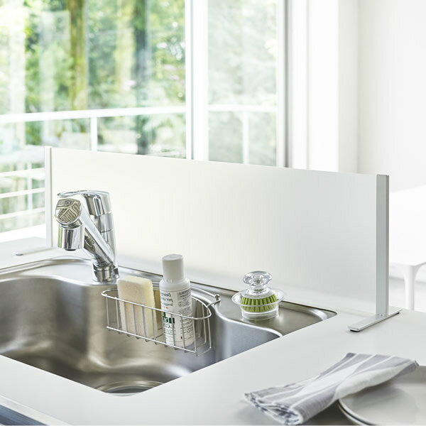 オープンキッチンの水はね防止スタンドオープンキッチン、アイランドキッチンなどのシンク周りの「水はね」を防止するスタンドです。手元が見えないすりガラス風加工で、シンクまわりの「目隠し」としても活躍します。水回り専用。長さ調整不可。対応サイズ（...