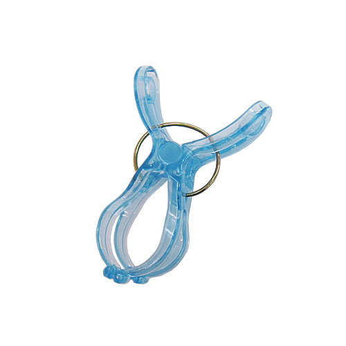 破損しにくいから長く使えます従来品と比べて約2倍の強度！丈夫なポリカーボネイト製の物干し竿ピンチ。竿の上から留めて、竿干しの洗濯物が脱落するのを防ぎます。高い耐久性を持つ割れにくい素材なので、従来品より劣化しづらく、丈夫で長持ち。厚手の洗濯...