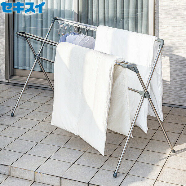 安定感バッチリの布団干し台【積水樹脂】布団からハンカチまで大・小干せる多機能なX型ふとん干し。全体で約20kgまで洗濯物を干せます。 量がかさむ夫や子供など家族の洗濯物をまとめて乾燥。屋外はもちろん、マンションなどのベランダ物干しにも。全体...