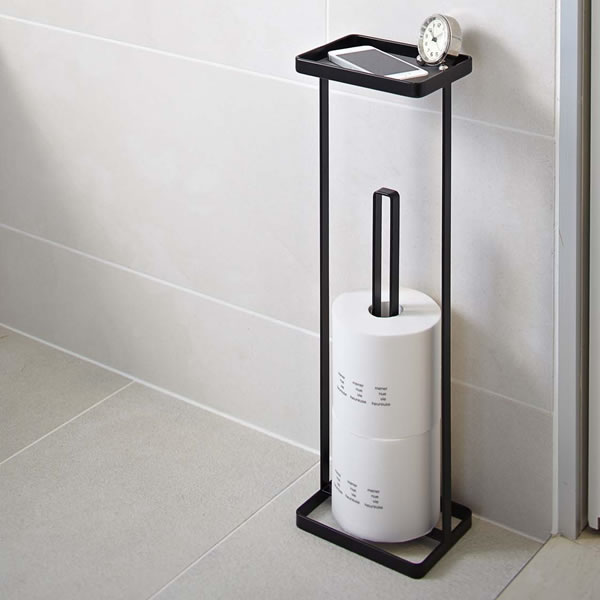 見せる収納でトイレ空間を快適に！トイレットペーパーのスペアをストックする、トイレットペーパーラック。置き場に困る携帯や芳香剤、灰皿などの小物が置ける便利なトレー付き！小物置きは、トイレットペーパーストッカー上の空間を利用したコンパクト設計。...