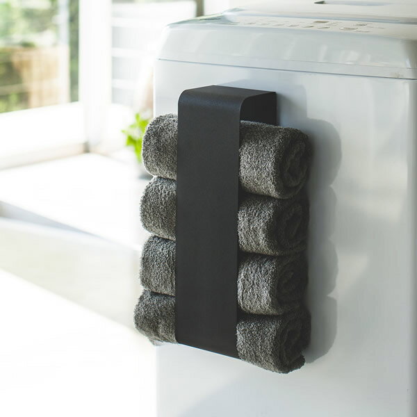 磁石で簡単取り付けバスタオルを丸めて挟むだけで、洗濯機や壁面などにタオルが収納できる。マグネットで簡単取り付け。お風呂上がりにサッとタオルが取れて便利です。使ったバスタオルはそのまま洗濯機へ！付属の木ネジで壁面にも取り付けられます。付属品:...