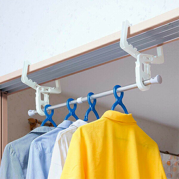 こんなところにも干せるんです！省スペースで室内干しできるフックとポールのセットです。クロスのアームを開き、ドア枠やカモイなどに取り付けられます。クロスフックの間にポールを取り付け使用します。クロスフック1個使用で通常の洗濯ハンガーにも使用で...