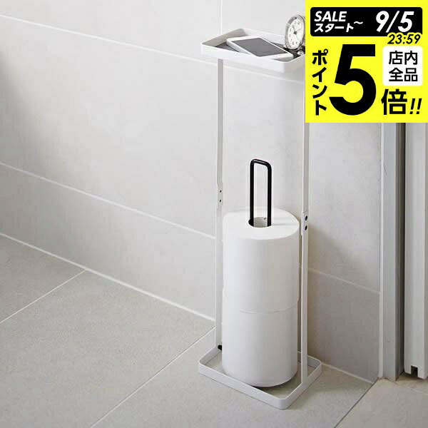 携帯やスマホが置ける小物トレー付きトイレットペーパーのスペアをストックする、トイレットペーパーラック。置き場に困る携帯や芳香剤、灰皿などの小物が置ける便利なトレー付き！小物置きは、トイレットペーパーストッカー上の空間を利用したコンパクト設計...