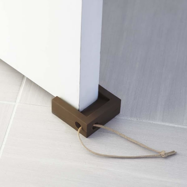 直線的でシンプルなデザインが美しいドアの横から差込む新しいタイプのドアストッパー。左右はさみ込み式なので、ドアをガッチリとキープし、風や衝撃でドアが閉まるのを防ぎます。ひも付きなので、使わない時はドアノブに引っ掛けて収納できます。対応サイズ...