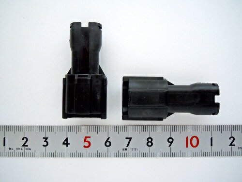 ■メーカ：矢崎総業■極数：2■材質：PBT■端子：7114-1471（0.3mm&sup2;〜0.85mm&sup2;）、7114-1472（1.25mm&sup2;〜2.0mm&sup2;）（別売り） ■防水栓：7157-7812（0.3...